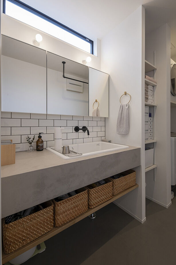 【SUUMO】 【3000万円／32.3坪／間取り／2階リビング】異素材MIXが家具映えの秘密。住宅地でも“抜け感”のある家に - スタジオ・チッタ 千葉Studioの建築実例詳細 | 注文住宅