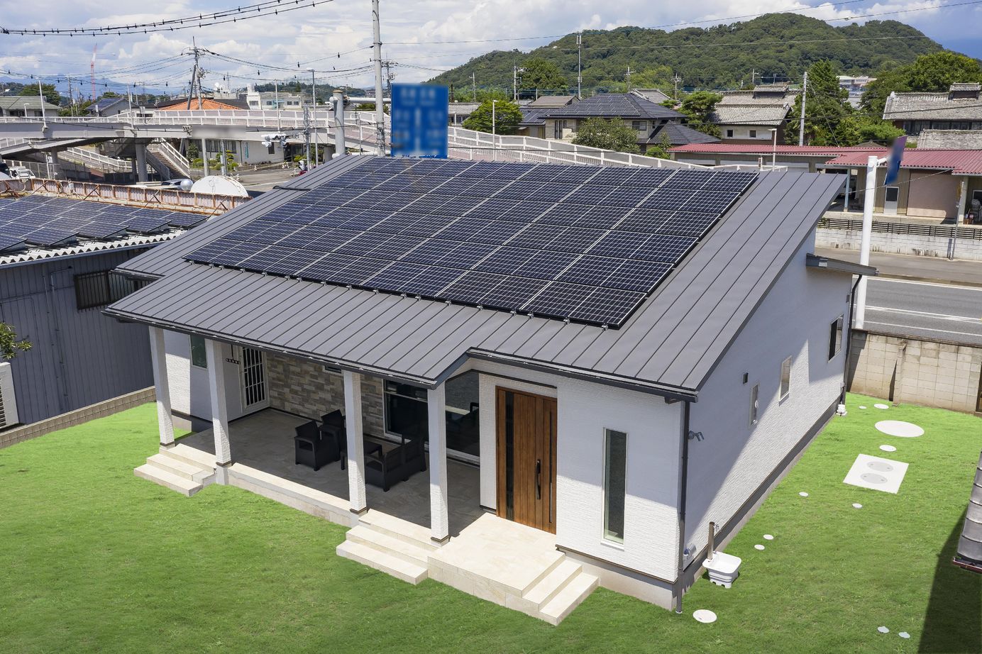 【SUUMO】 【みどり市/3LDK/34坪/平屋/ZEH】「好き」を詰め込んだ、タイルデッキのあるカフェスタイルの暮らし！！ - 小向建設 桐生営業所の建築実例詳細 | 注文住宅