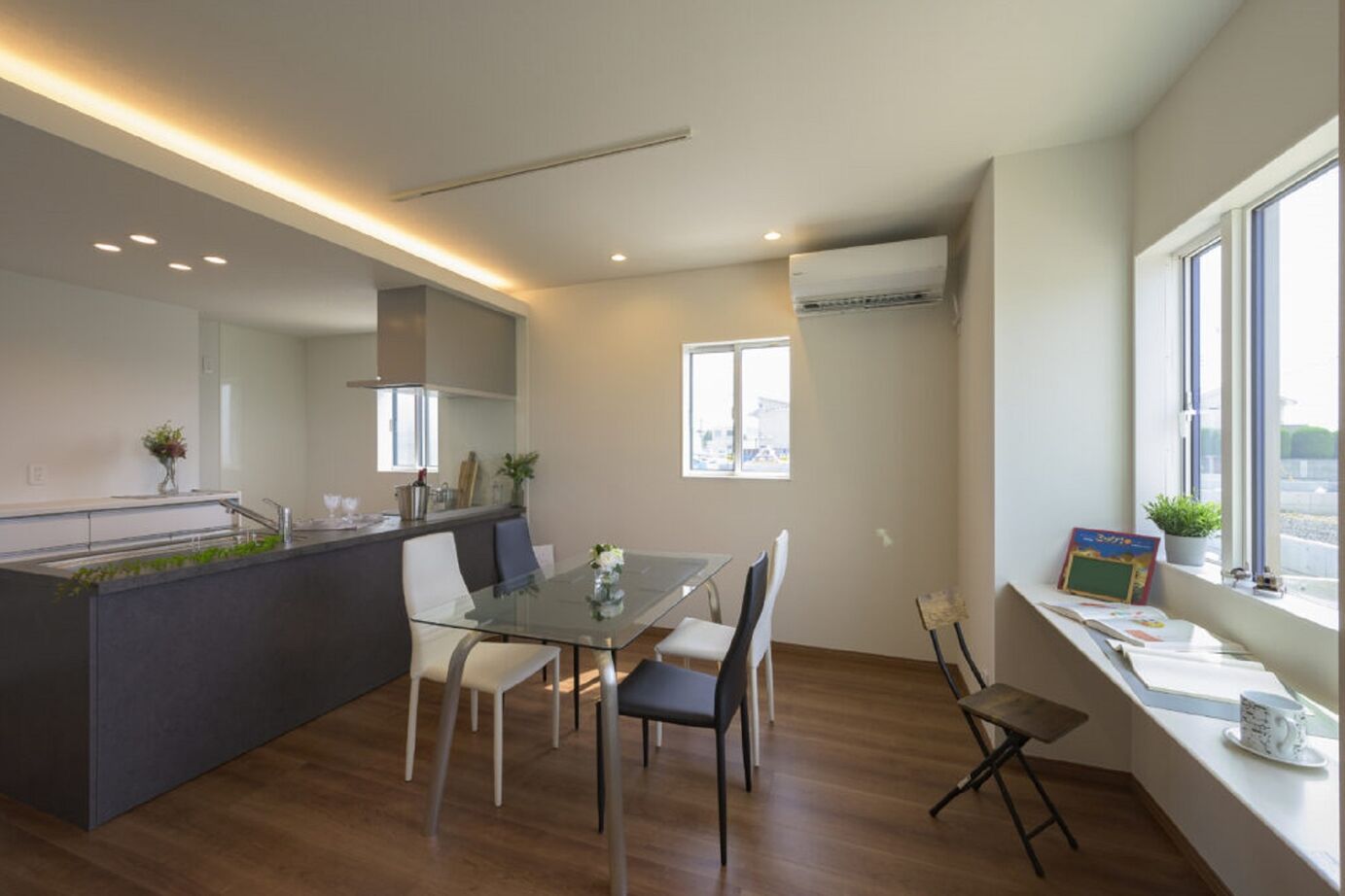 【SUUMO】 【太田市/3LDK+フリールーム/33.6坪】ZEH仕様でオールシーズン快適なモノトーンモダンの家 - 小向建設 桐生営業所の建築実例詳細 | 注文住宅