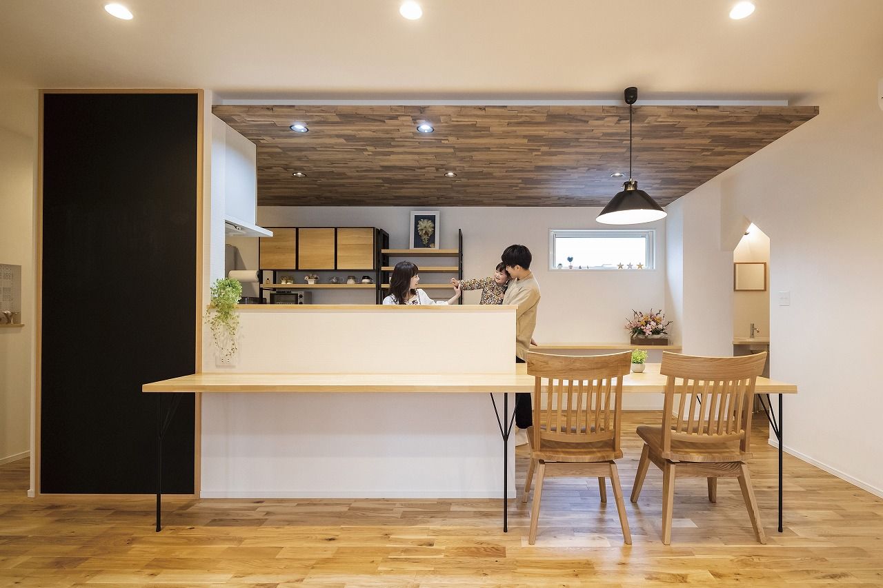 【SUUMO】 【本体価格2400～2500万円 /吹き抜け/ 41.2坪】大空間LDKと木の温もり。家族の健やかな日々を叶えた家 - ソーフィールドホーム の建築実例詳細 | 注文住宅