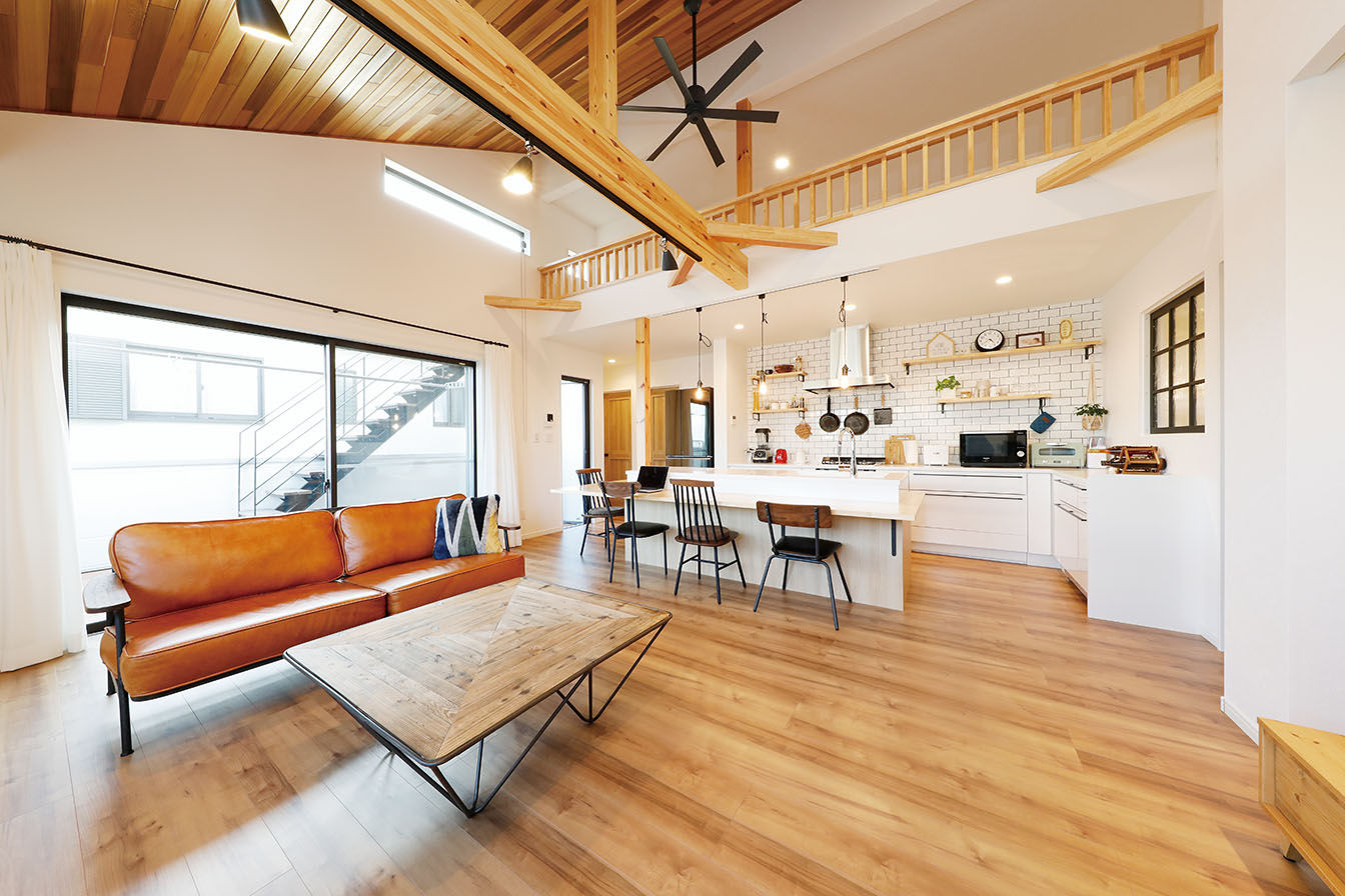 【SUUMO】 【3000万円台/吹き抜け/ウッドデッキ/ロフト/2階LDK】木造とRC造で建て替えた地下ガレージのある二世帯住宅 - 三心 成田事務所（横浜店もあり）の建築実例詳細 | 注文住宅