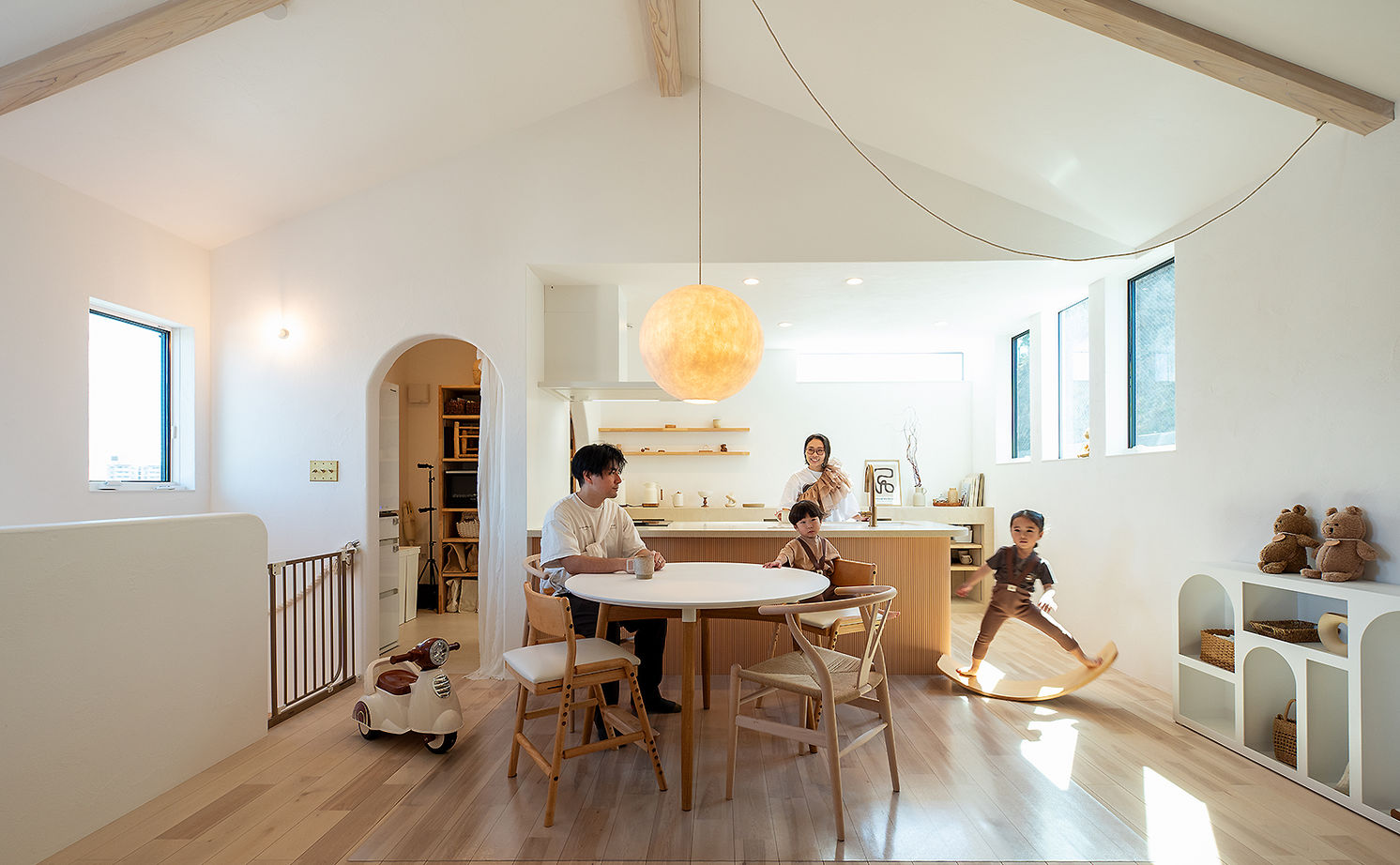 【SUUMO】 【3500万円｜35坪｜自然素材】ベージュと白とブラウンをセンス良く。漆喰壁に「好き」が映える家 - オモシロ設計集団 ecomo（エコモ） の建築実例詳細 | 注文住宅