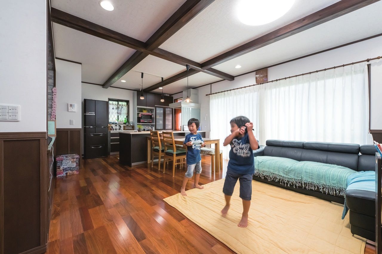 【SUUMO】 【2500～3000万円|50坪台|間取り】リビングから愛車を楽しむ。将来も見据えた、ビルトインガレージ付きの家 - 三上建設 の建築実例詳細 | 注文住宅