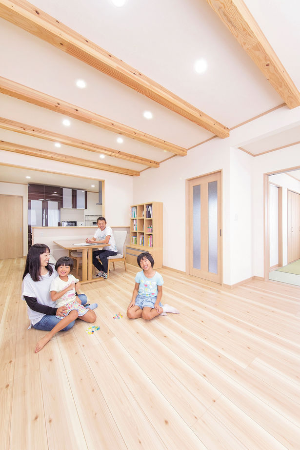 【SUUMO】 【4LDK平屋】動線バッチリ、明るさもクリア！平屋の快適な“真ん中” - エルハウス の建築実例詳細 | 注文住宅