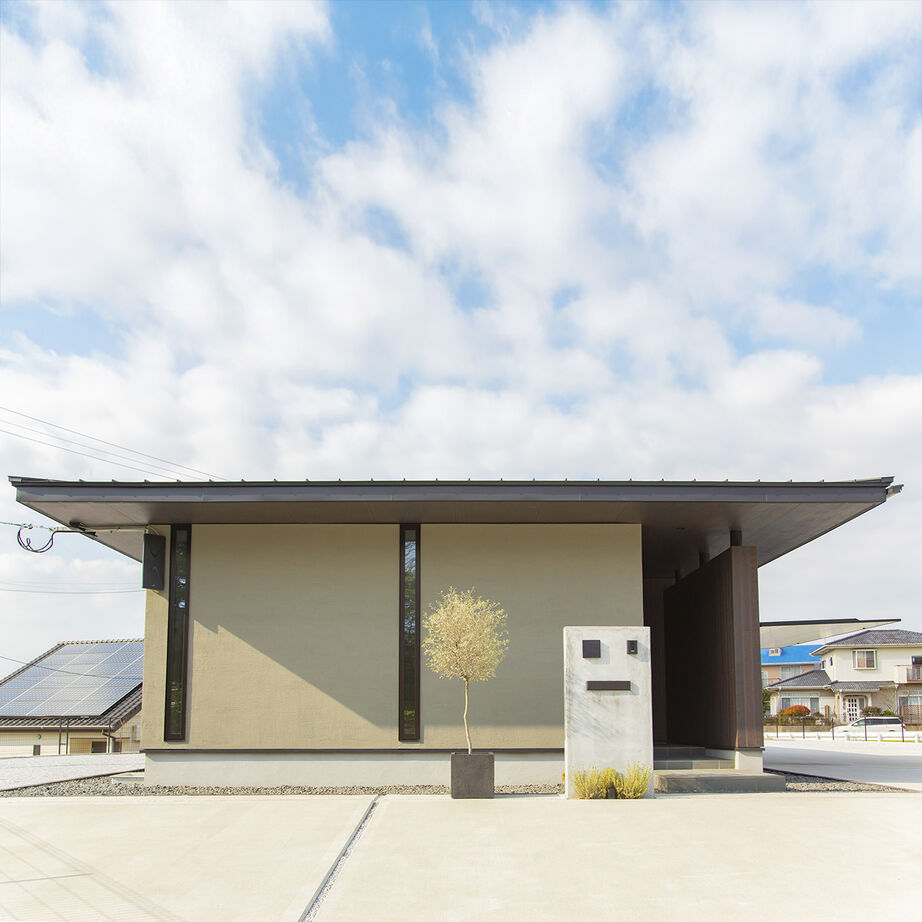 【SUUMO】 【27坪｜4LDK】この美しさが、ずっと続く。深い軒と直線美の平屋 - 三和エステート の建築実例詳細 | 注文住宅