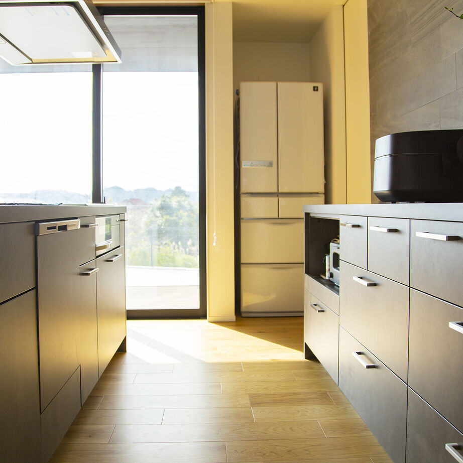 【SUUMO】 【27坪｜4LDK】この美しさが、ずっと続く。深い軒と直線美の平屋 - 三和エステート の建築実例詳細 | 注文住宅