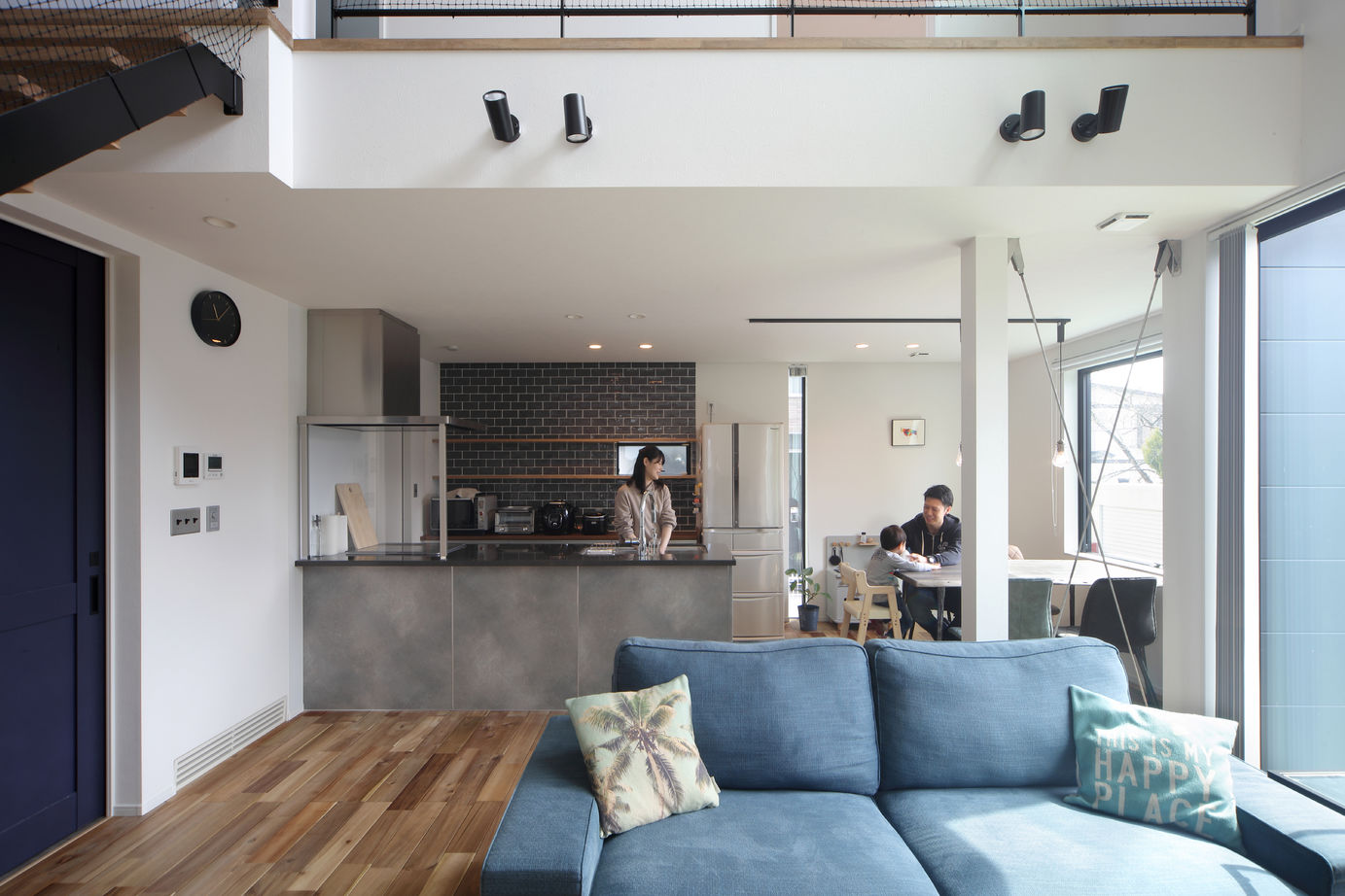 【SUUMO】 【33坪｜2270万円｜吹抜け】異素材が演出する上品なデザインと、高い断熱性能による心地良さ - アサヒアレックス の建築実例詳細 | 注文住宅