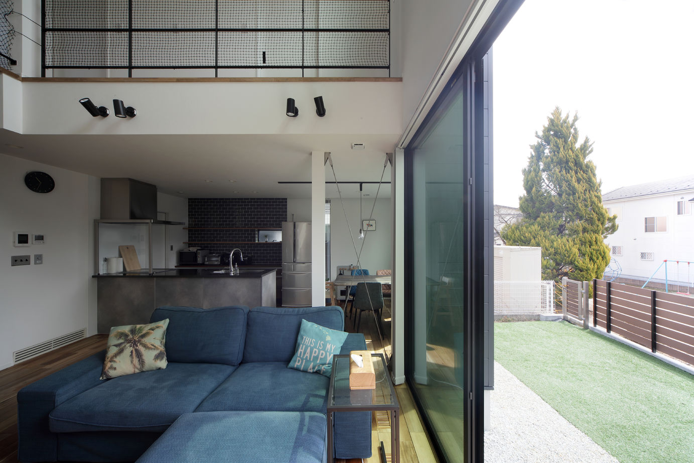 【SUUMO】 【33坪｜2270万円｜吹抜け】異素材が演出する上品なデザインと、高い断熱性能による心地良さ - アサヒアレックス の建築実例詳細 | 注文住宅