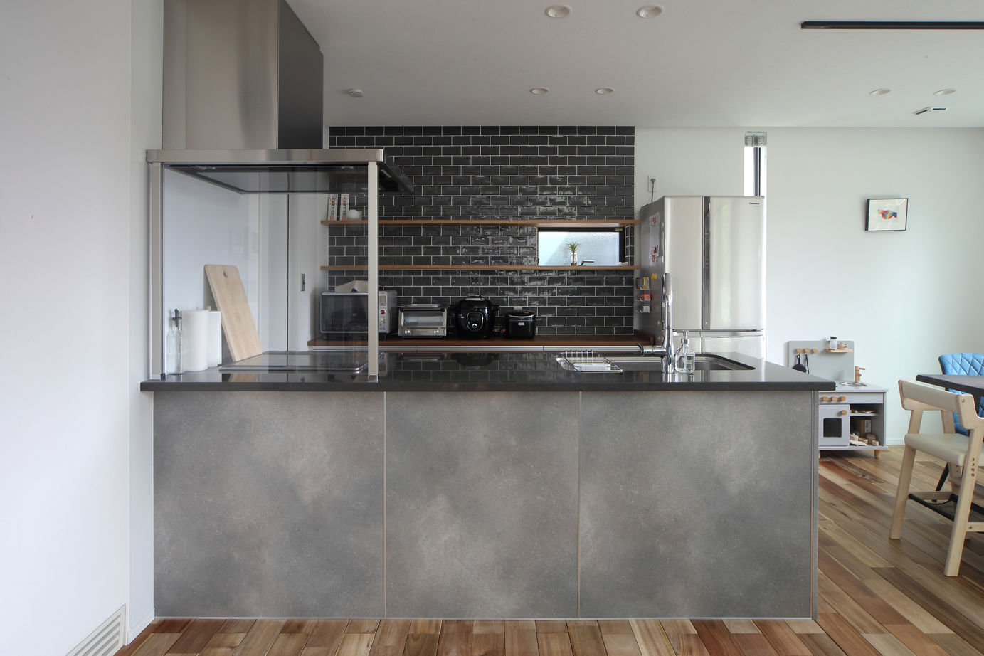 【SUUMO】 【33坪｜2270万円｜吹抜け】異素材が演出する上品なデザインと、高い断熱性能による心地良さ - アサヒアレックス の建築実例詳細 | 注文住宅