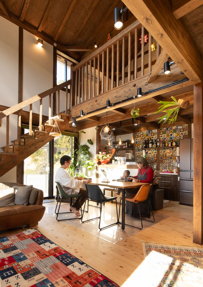 【SUUMO】 [29.9坪/タイル/小上がり]イロドリ空間に心躍るカラフルポップなひのきの家 - 綿半林業 お客様係の建築実例詳細 | 注文住宅