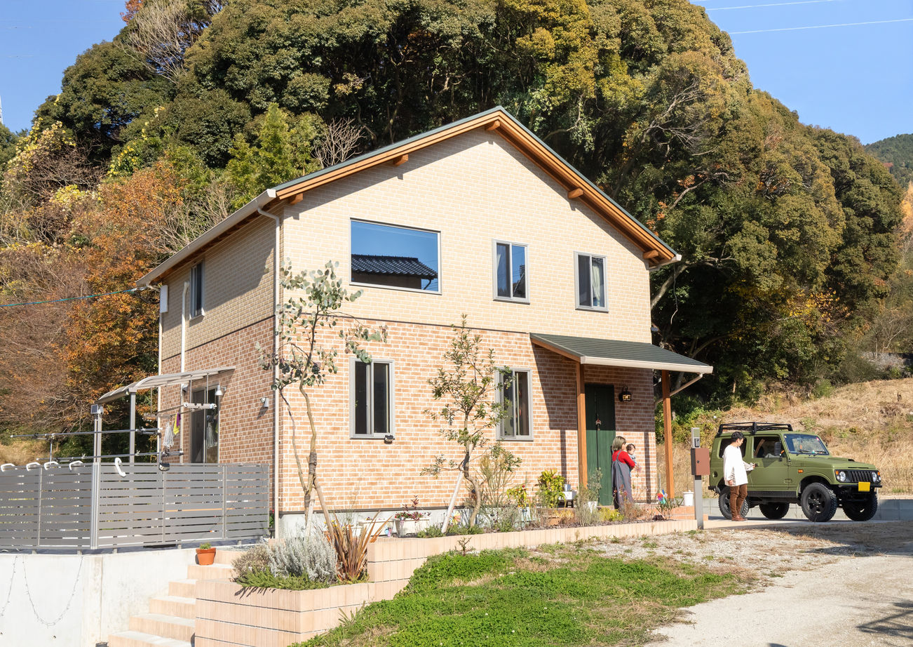 【SUUMO】 [29.9坪/タイル/小上がり]イロドリ空間に心躍るカラフルポップなひのきの家 - 綿半林業 お客様係の建築実例詳細 | 注文住宅