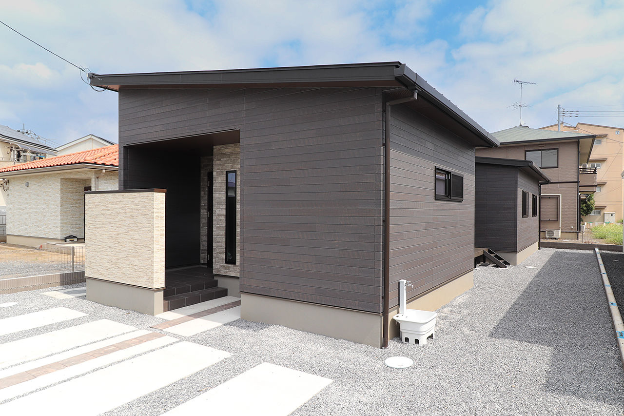 【SUUMO】 【1700万円台】平屋／6帖のウッドデッキ／リゾートスタイル／石目調床材で高級感を演出／折り上げ天井 - 横尾材木店 の建築実例詳細 | 注文住宅