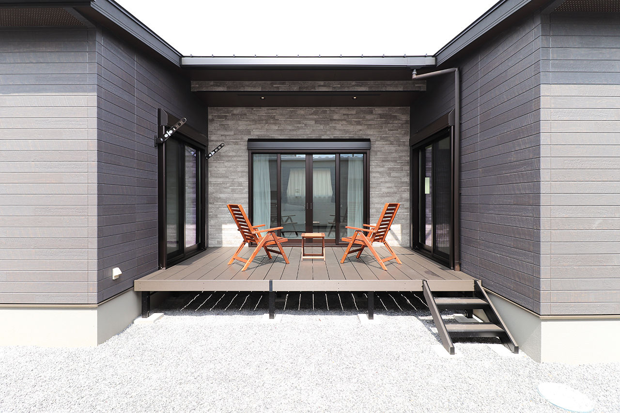 【SUUMO】 【1700万円台】平屋／6帖のウッドデッキ／リゾートスタイル／石目調床材で高級感を演出／折り上げ天井 - 横尾材木店 の建築実例詳細 | 注文住宅