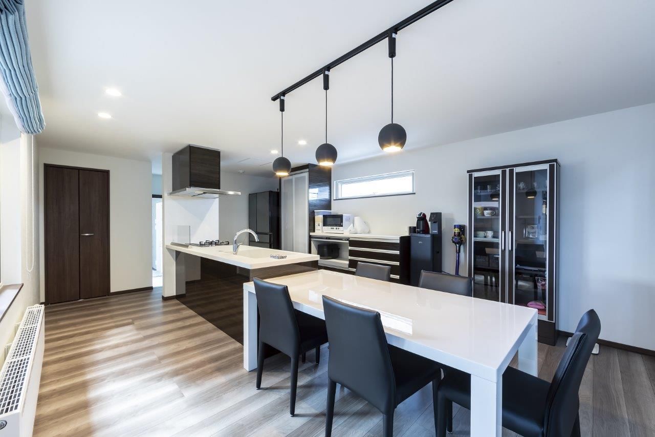 【SUUMO】 【千歳市／6LDK間取図】室内に光と風を招く中庭のある家。独自のデザイン＆設計力で圧倒的な心地よさを実現 - プエルダホーム 札幌支店の建築実例詳細 | 注文住宅