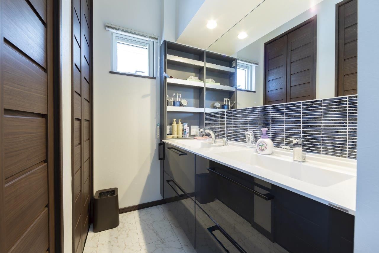 【SUUMO】 【千歳市／6LDK間取図】室内に光と風を招く中庭のある家。独自のデザイン＆設計力で圧倒的な心地よさを実現 - プエルダホーム 札幌支店の建築実例詳細 | 注文住宅