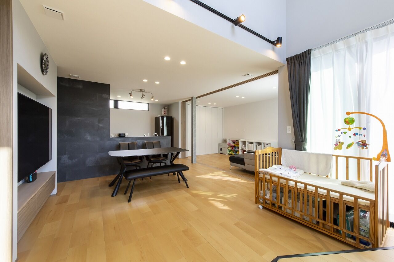 【SUUMO】 【30坪台/吹抜け/オープン階段/ホームジム/プライベートテラス】視線は遮って、光は取り入れた住まい - トーリンホーム トーリンホーム 豊橋スタジオの建築実例詳細 | 注文住宅