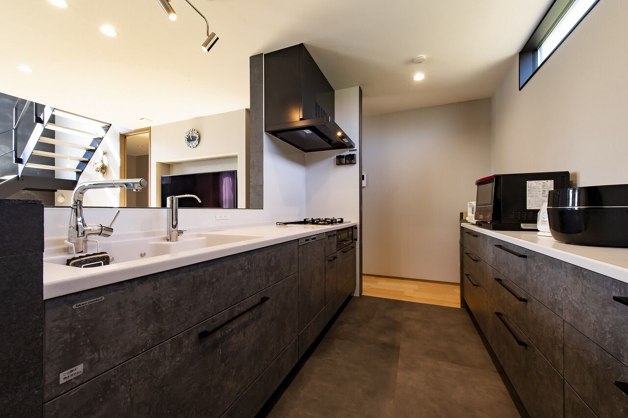 【SUUMO】 【30坪台/吹抜け/オープン階段/ホームジム/プライベートテラス】視線は遮って、光は取り入れた住まい - トーリンホーム トーリンホーム 豊橋スタジオの建築実例詳細 | 注文住宅