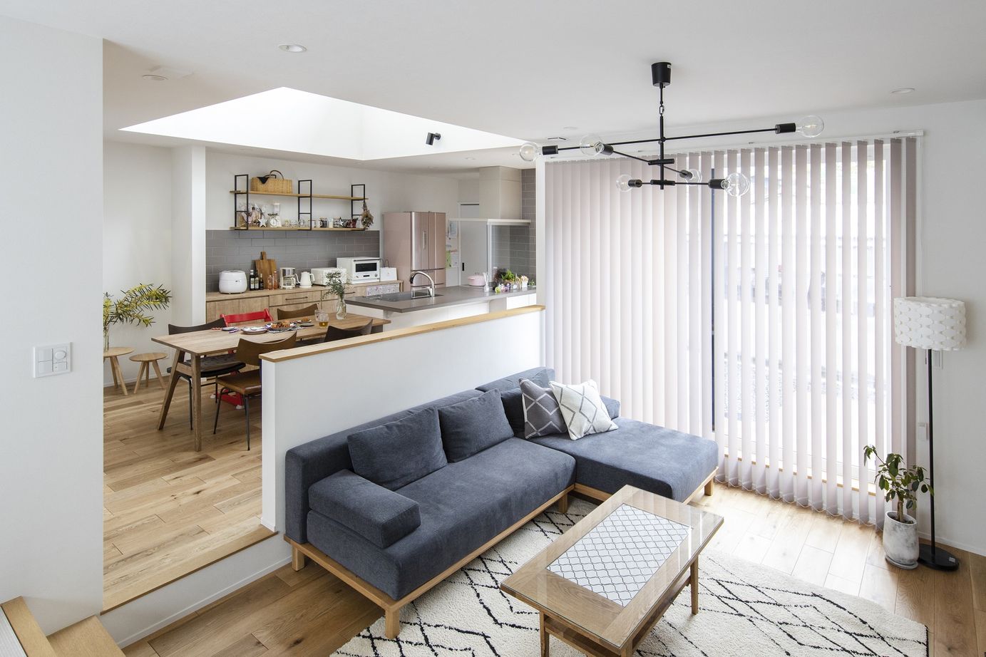 【SUUMO】 【2300～2400万円/間取り図有】空を楽しむ吹抜けダイニング。スキップフロアで居場所がたくさん生まれた家 - コラボハウス一級建築士事務所 中百舌鳥オープンスタジオの建築 ...