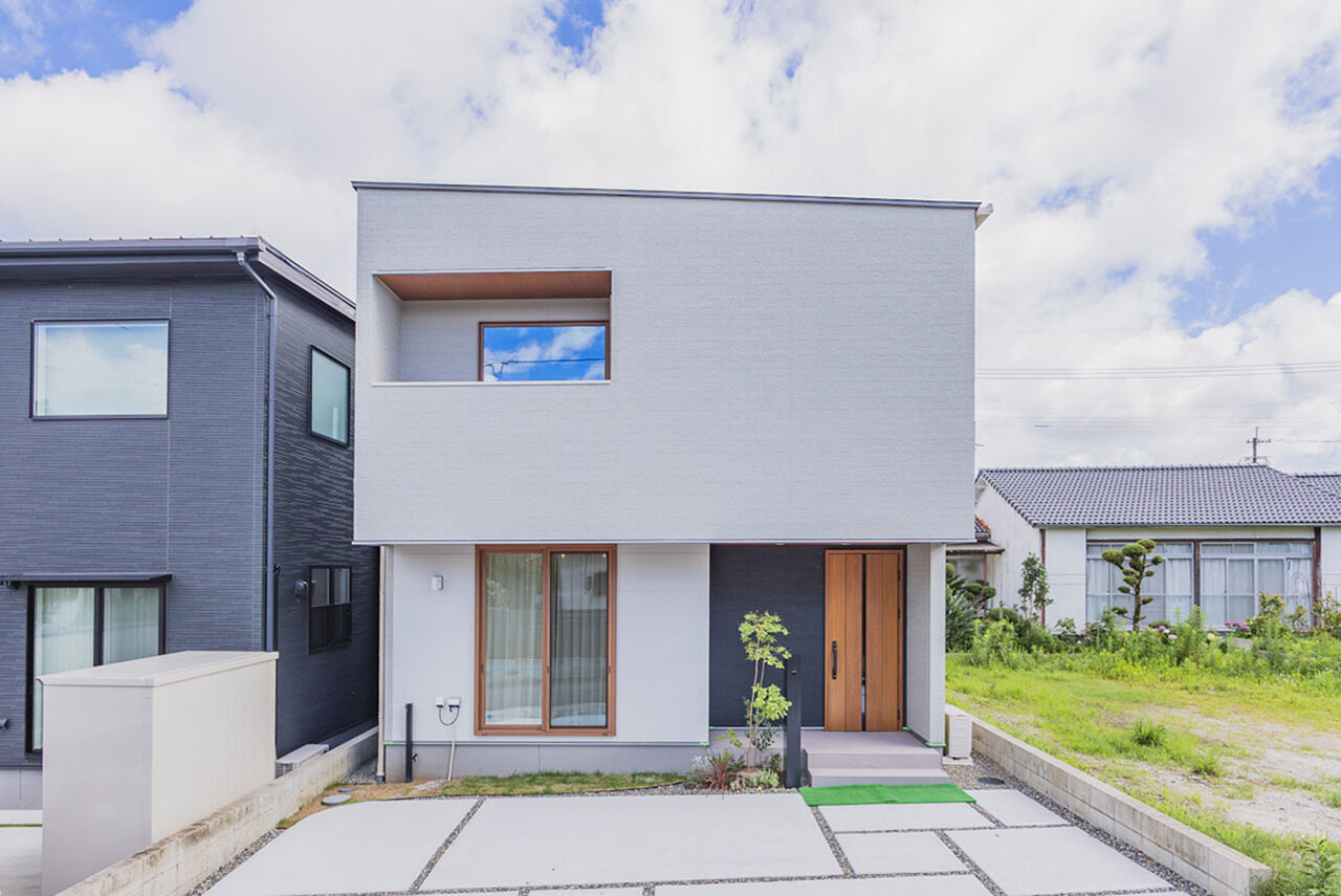 【SUUMO】 【33.5坪｜3LDK】ヨーロッパのカフェ風LDK。吹き抜けと大きなFIX窓で開放的な家 - R+house福岡東（永代ハウス） の建築実例詳細 | 注文住宅