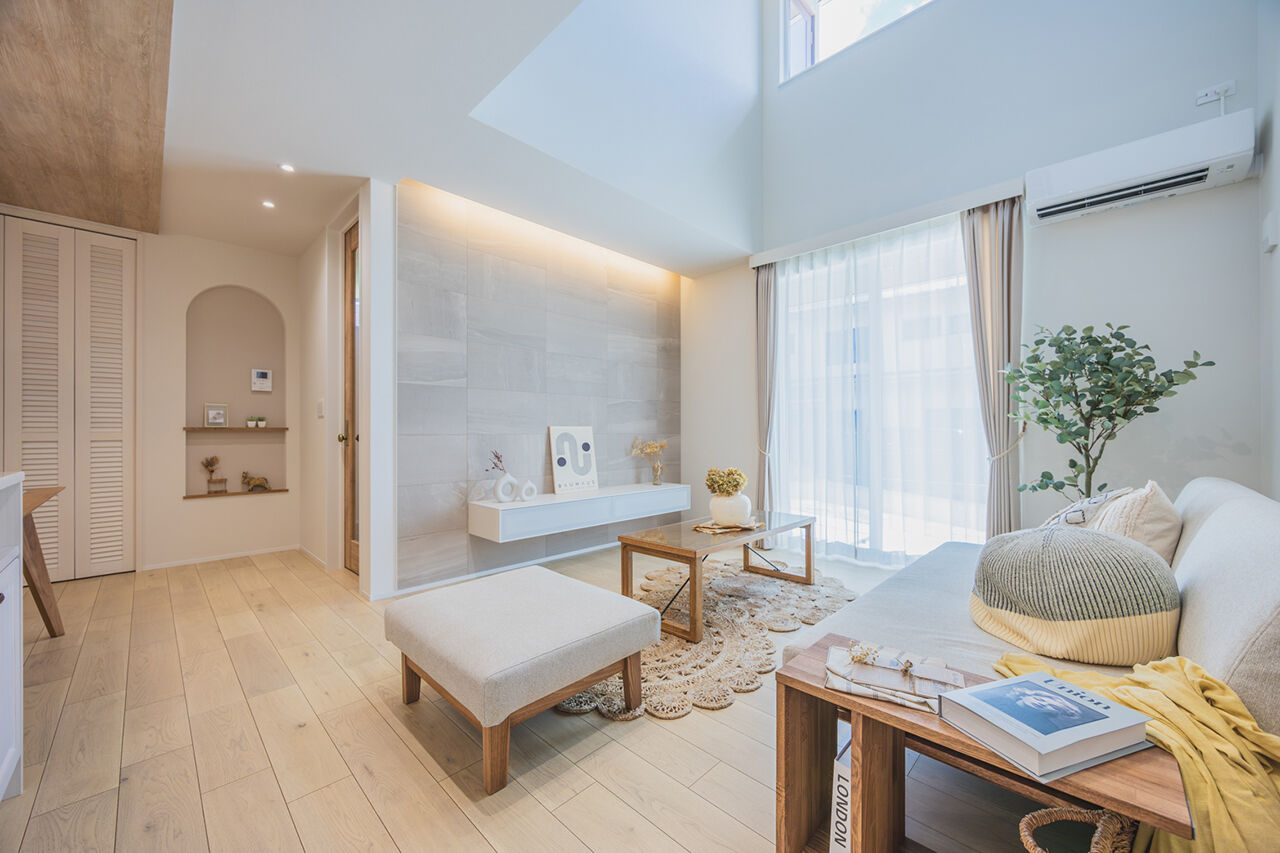 【SUUMO】 【33.5坪｜3LDK】ヨーロッパのカフェ風LDK。吹き抜けと大きなFIX窓で開放的な家 - オーリック建設（旧：永代ハウス） の建築実例詳細 | 注文住宅