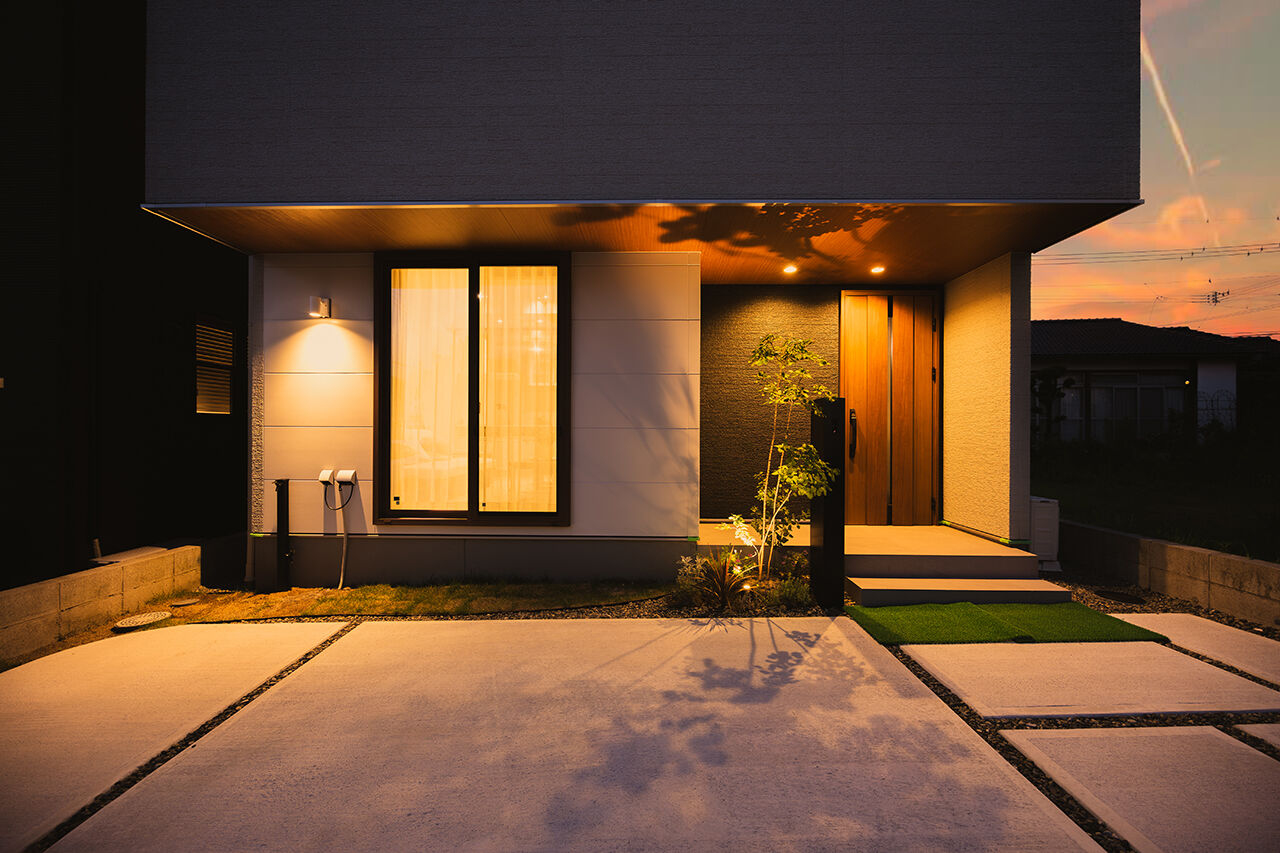 【SUUMO】 【33.5坪｜3LDK】ヨーロッパのカフェ風LDK。吹き抜けと大きなFIX窓で開放的な家 - R+house福岡東（永代ハウス） の建築実例詳細 | 注文住宅