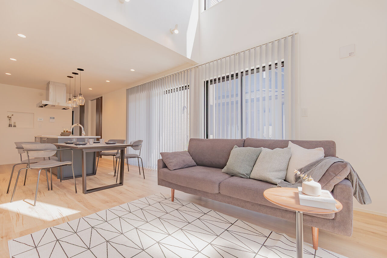 【SUUMO】 【36.8坪｜3LDK＋S】おうち時間を楽しむ。吹き抜け×スキップフロア×広々バルコニーの家 - R+house福岡東（永代ハウス） の建築実例詳細 | 注文住宅