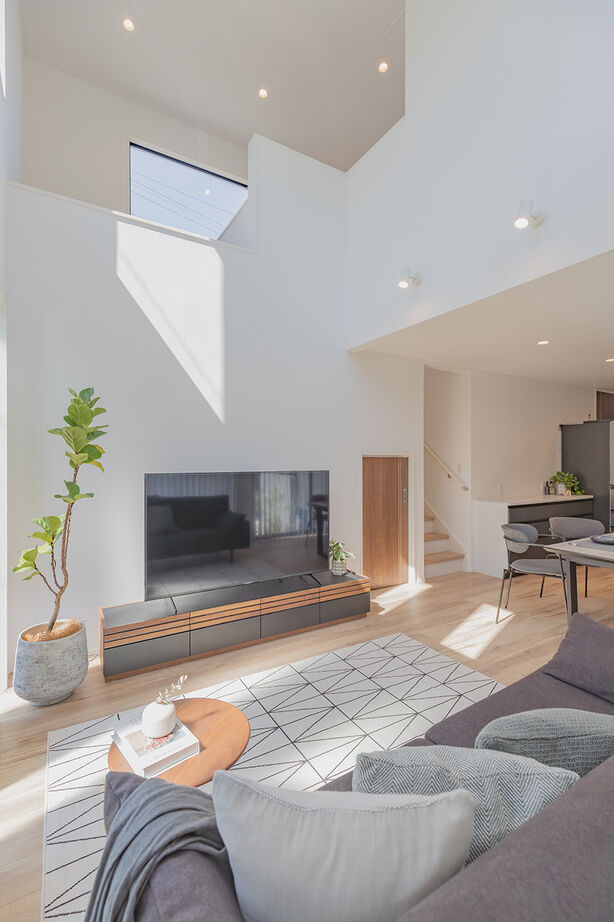 【SUUMO】 【36.8坪｜3LDK＋S】おうち時間を楽しむ。吹き抜け×スキップフロア×広々バルコニーの家 - R+house福岡東（永代ハウス） の建築実例詳細 | 注文住宅