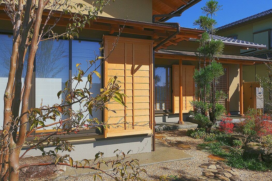 【SUUMO】 【20坪台／L字型／平屋】連続する霧除け庇。いぶし和瓦葺きの端正な切妻屋根の平屋 - 菊池建設 東京営業所の建築実例詳細 | 注文住宅