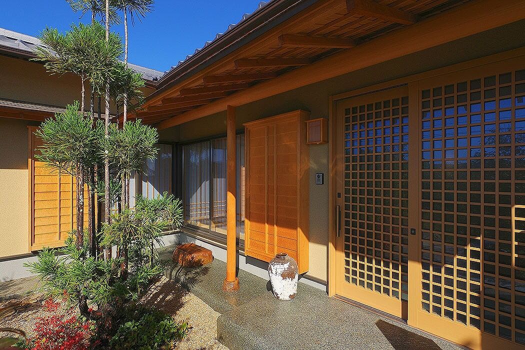 【SUUMO】 【20坪台／L字型／平屋】連続する霧除け庇。いぶし和瓦葺きの端正な切妻屋根の平屋 - 菊池建設 東京営業所の建築実例詳細 | 注文住宅