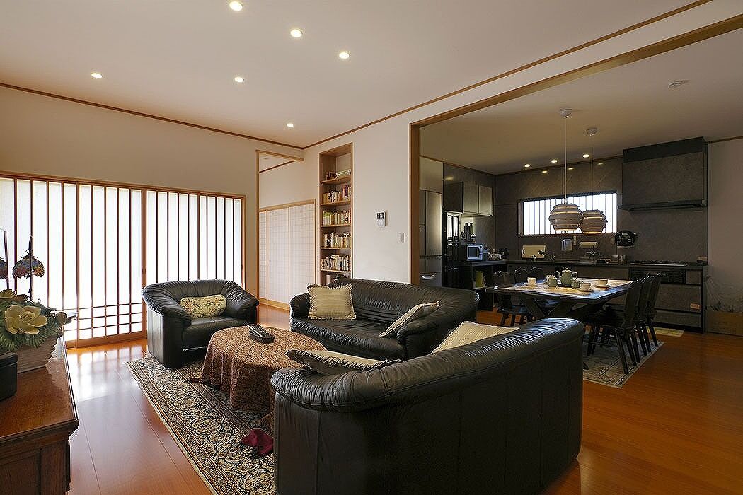 【SUUMO】 【20坪台／L字型／平屋】連続する霧除け庇。いぶし和瓦葺きの端正な切妻屋根の平屋 - 菊池建設 東京営業所の建築実例詳細 | 注文住宅