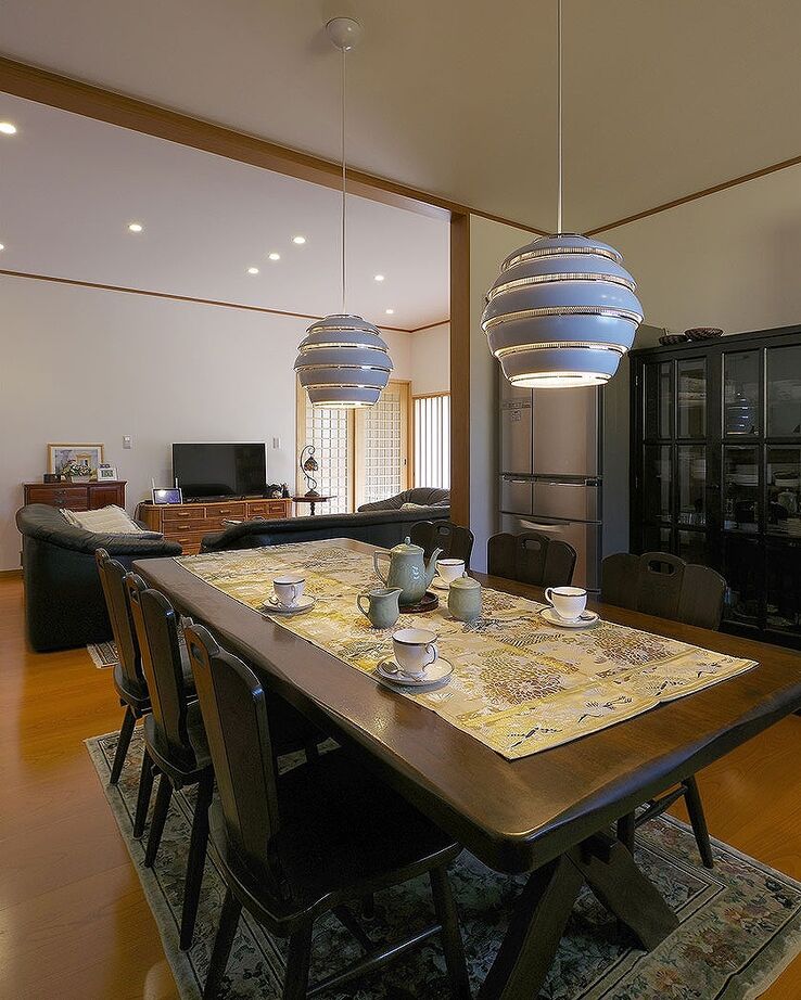 【SUUMO】 【20坪台／L字型／平屋】連続する霧除け庇。いぶし和瓦葺きの端正な切妻屋根の平屋 - 菊池建設 東京営業所の建築実例詳細 | 注文住宅