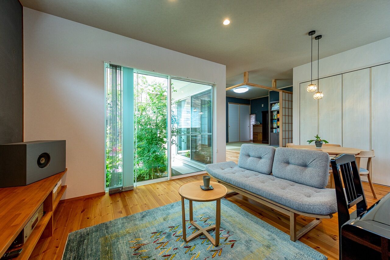 【SUUMO】 【30坪台/3LDK/中庭/アトリエ】四季の移ろいを感じながら、趣味を思う存分楽しむ暮らし - 北辰工務店（ポラスグループ） ウッドスクェア本社の建築実例詳細 | 注文住宅