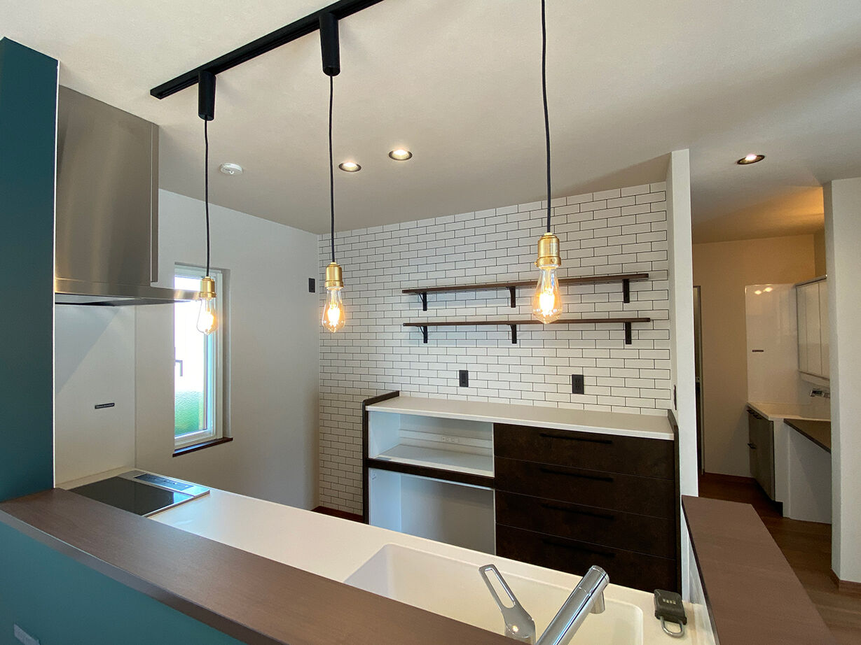 【SUUMO】 【2000万円台後半｜吹き抜け｜自家発電｜間取り図有】夫婦二人とペットが暮らす、リビング土間のある家 - 東陽AP の建築実例詳細 | 注文住宅