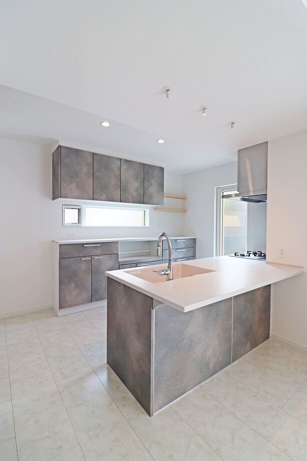 【SUUMO】 【2000万円台後半｜家事ラク｜自家発電｜間取り図有】オープン階段が印象的！家族みんなの居場所がある家 - 東陽AP の建築実例詳細 | 注文住宅