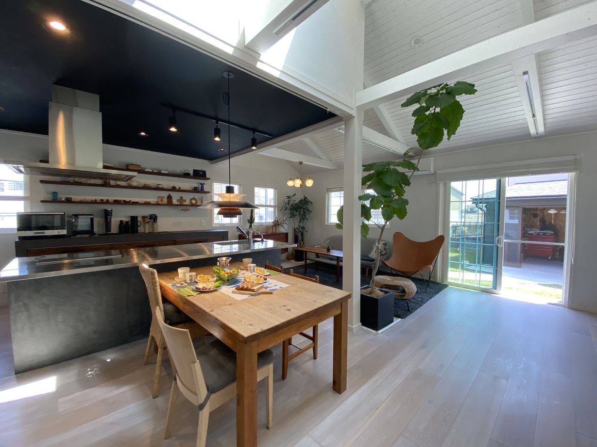 【SUUMO】 【古河市/2LDK/27.50坪】木×モルタル×ステンレスの異素材との調和。洋×和ミックスインテリアの暮らし。 - オークヴィルホームズ オークヴィレッジの建築実例詳細 | 注文住宅