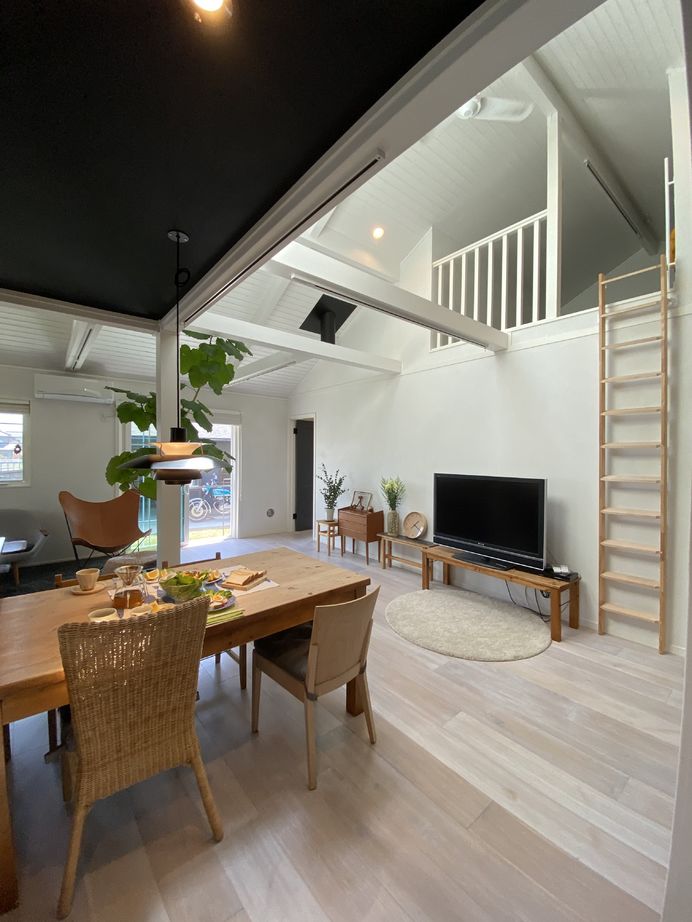 【SUUMO】 【古河市/2LDK/27.50坪】木×モルタル×ステンレスの異素材との調和。洋×和ミックスインテリアの暮らし。 - オークヴィルホームズ オークヴィレッジの建築実例詳細 | 注文住宅