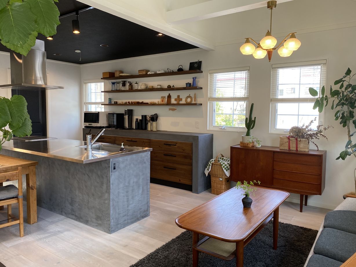 【SUUMO】 【古河市/2LDK/27.50坪】木×モルタル×ステンレスの異素材との調和。洋×和ミックスインテリアの暮らし。 - オークヴィルホームズ オークヴィレッジの建築実例詳細 | 注文住宅