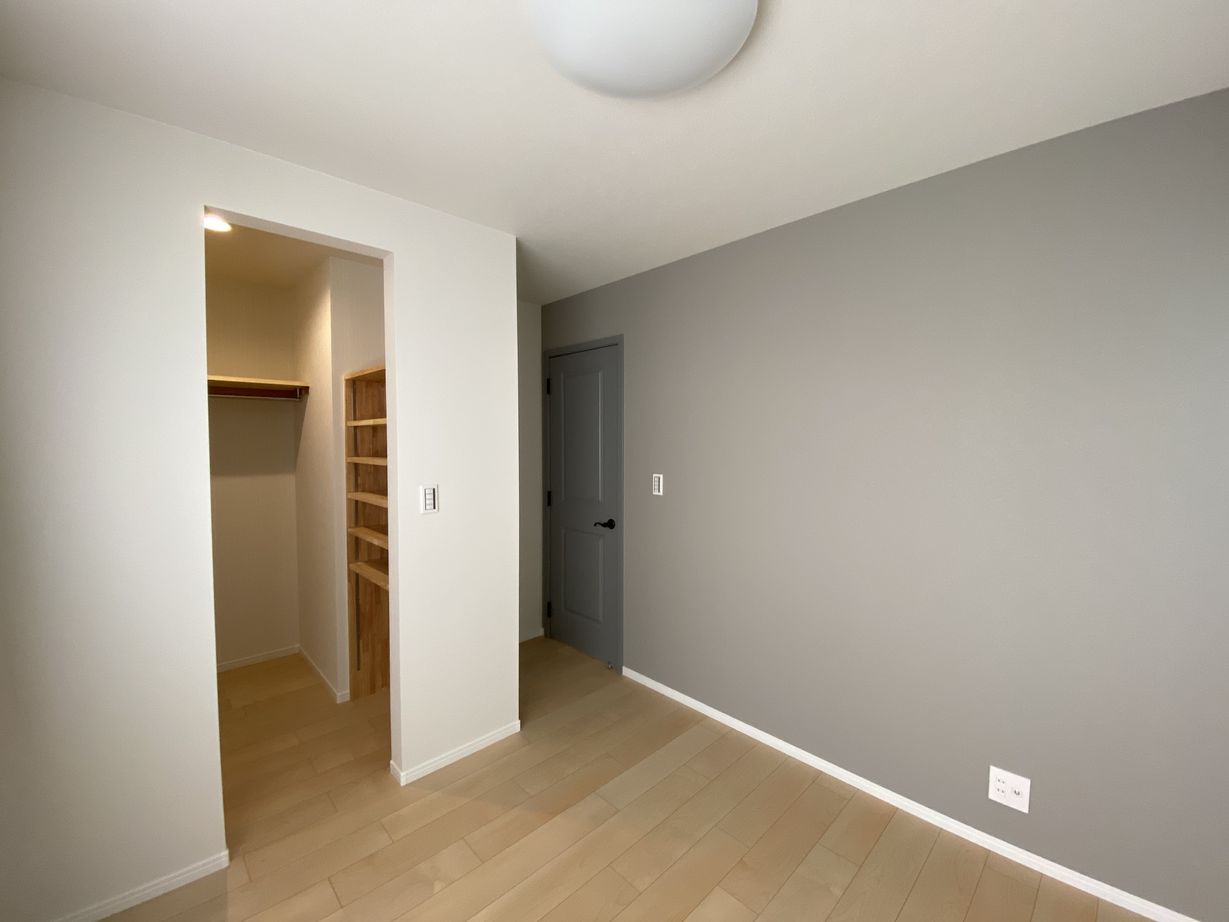 【SUUMO】 【坂東市/5LDK/41.68坪】白の外壁×板張りのアクセント ナチュラルモダンのシンメトリーな外観デザイン - オークヴィルホームズ オークヴィレッジの建築実例詳細 | 注文住宅