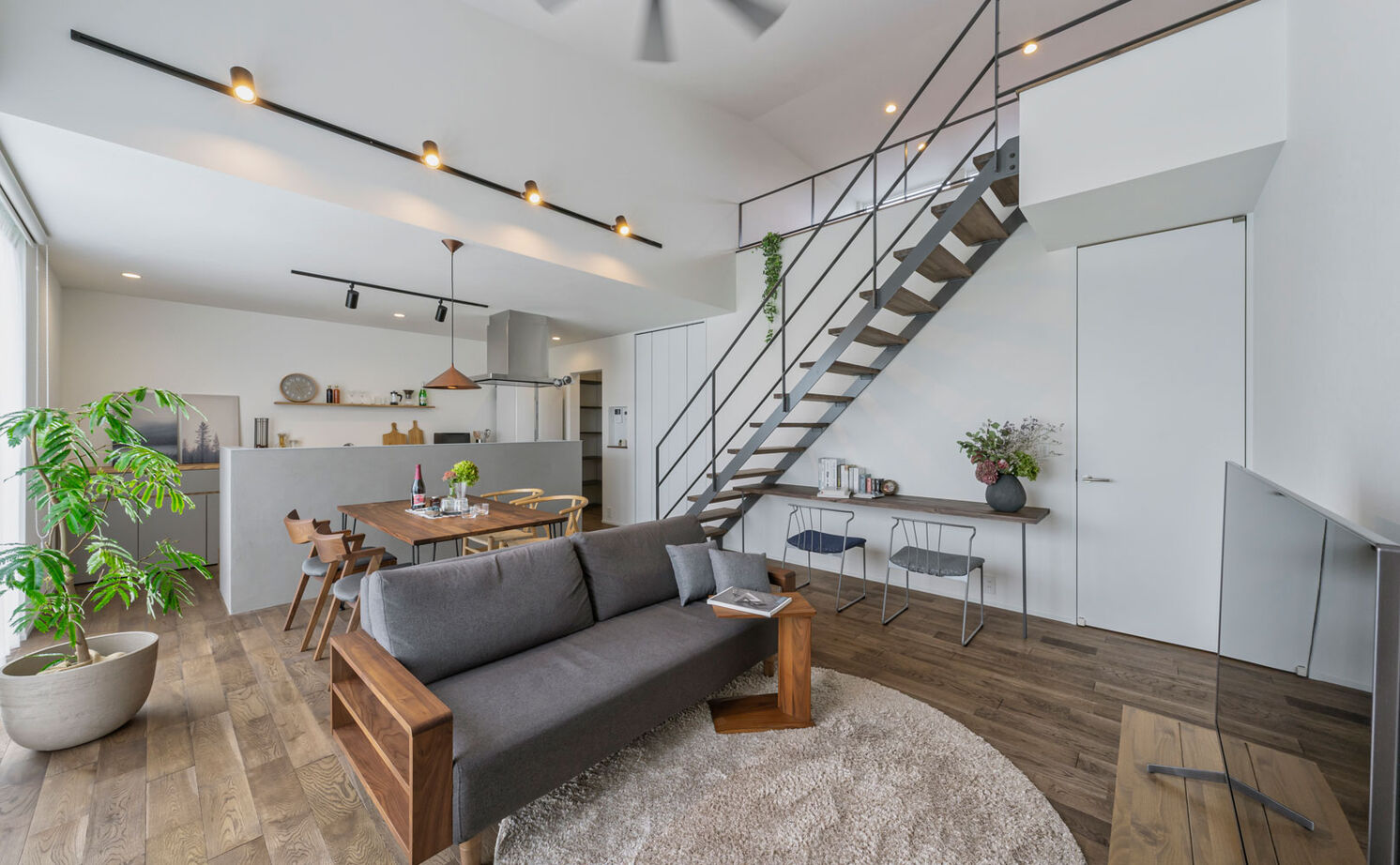 【SUUMO】 【2000万円台/平屋/3LDK/間取り図】グレイッシュカラーが映えるシックな平屋。ロフトと2つの庭で開放感 - グランハウス 一級建築士事務所 一宮オープンスタジオの建築実例 ...