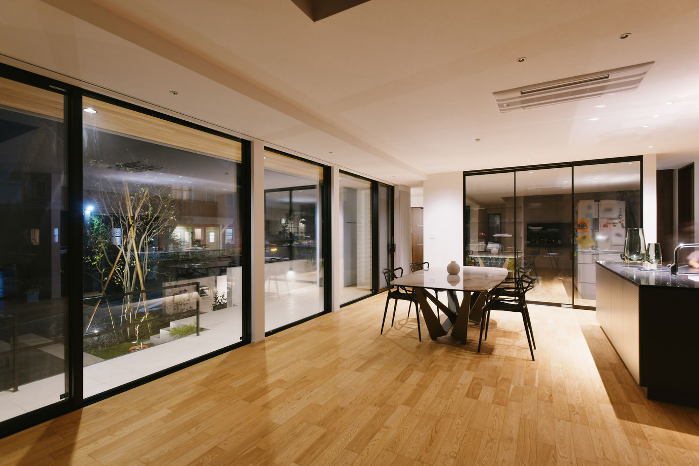 【SUUMO】 【4000万円台|50坪台|間取り|バルコニー】開放感たっぷりのリビング+大開口で伸びやかな空間が広がる住まい - ミューズの家 本社の建築実例詳細 | 注文住宅