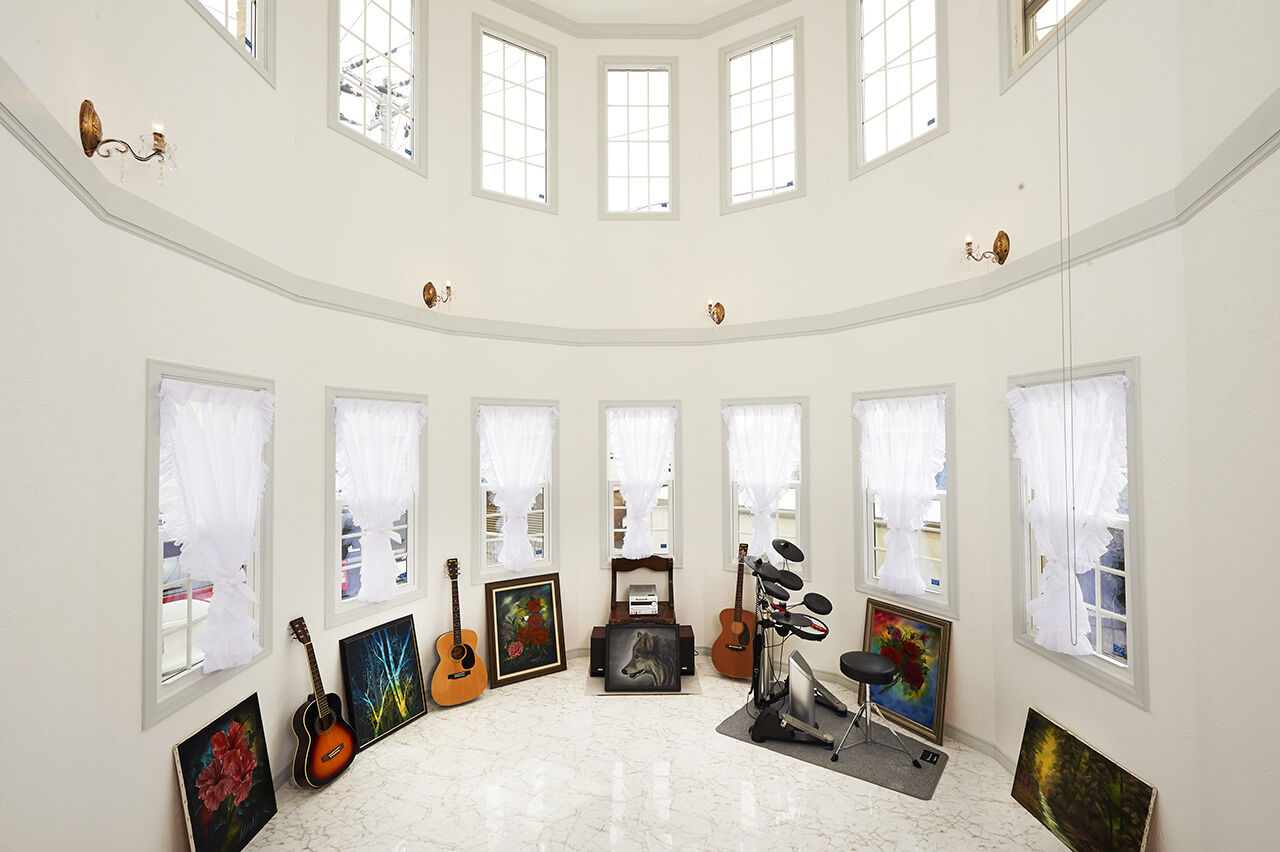 【SUUMO】 【4000万円～/イギリス・コッツウォルズ】海外暮らしを再現した石貼りの外壁と吹き抜けの塔屋 - 北条建設 の建築実例詳細 | 注文住宅