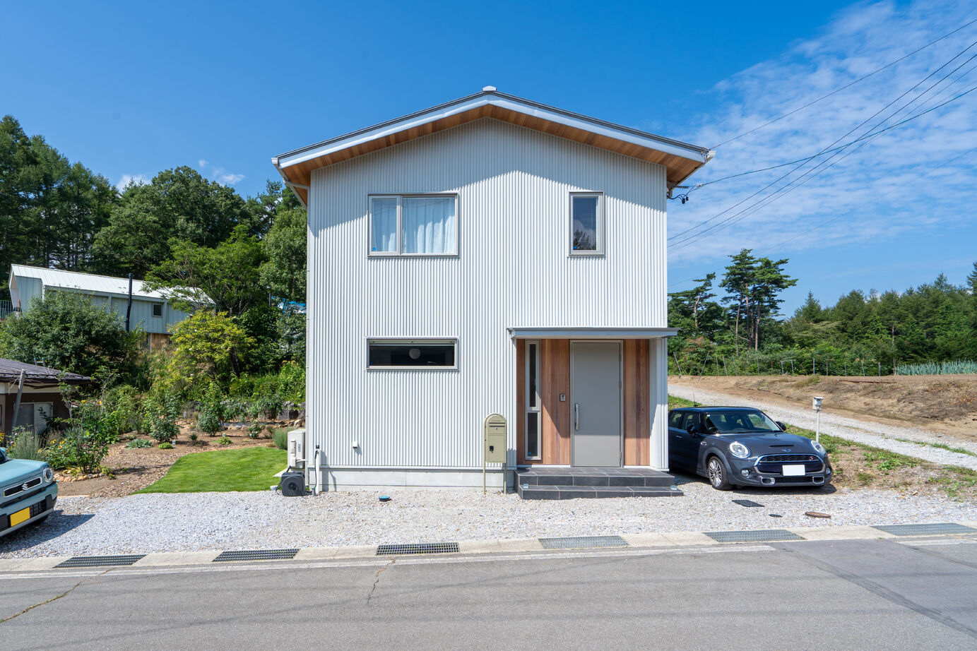 【SUUMO】 【本体価格1637万円/3LDK/30坪台/間取図有】移住のためオンライン打ち合わせで実現した切妻屋根の家 - ジブンハウス の建築実例詳細 | 注文住宅