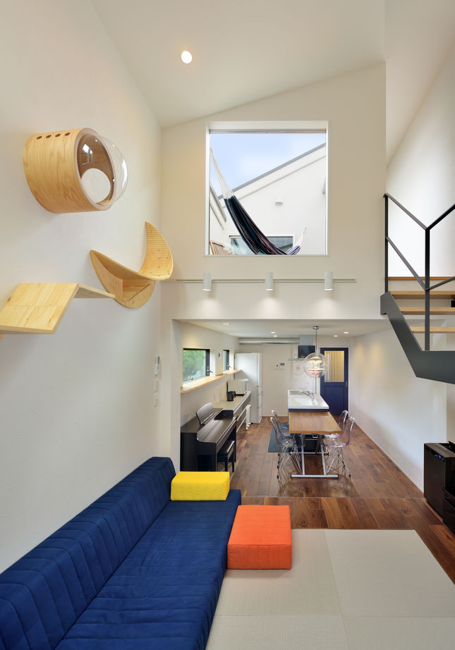 【SUUMO】 【2000万円台|20坪台|間取り|2階建て】楽しさと光に満ちたスキップフロアの家。陽だまりの空間で家族団らん - ハウステックス 本社の建築実例詳細 | 注文住宅