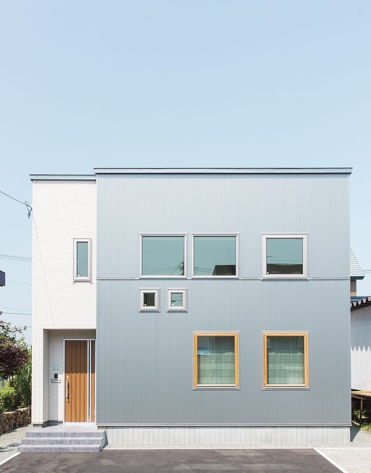 【SUUMO】 【3LDK+プレイルーム/35坪/吹き抜け】ダイニングの窓から見る空が最高！毎日心地よく幸せを感じる家 - マルトモホーム の建築実例詳細 | 注文住宅