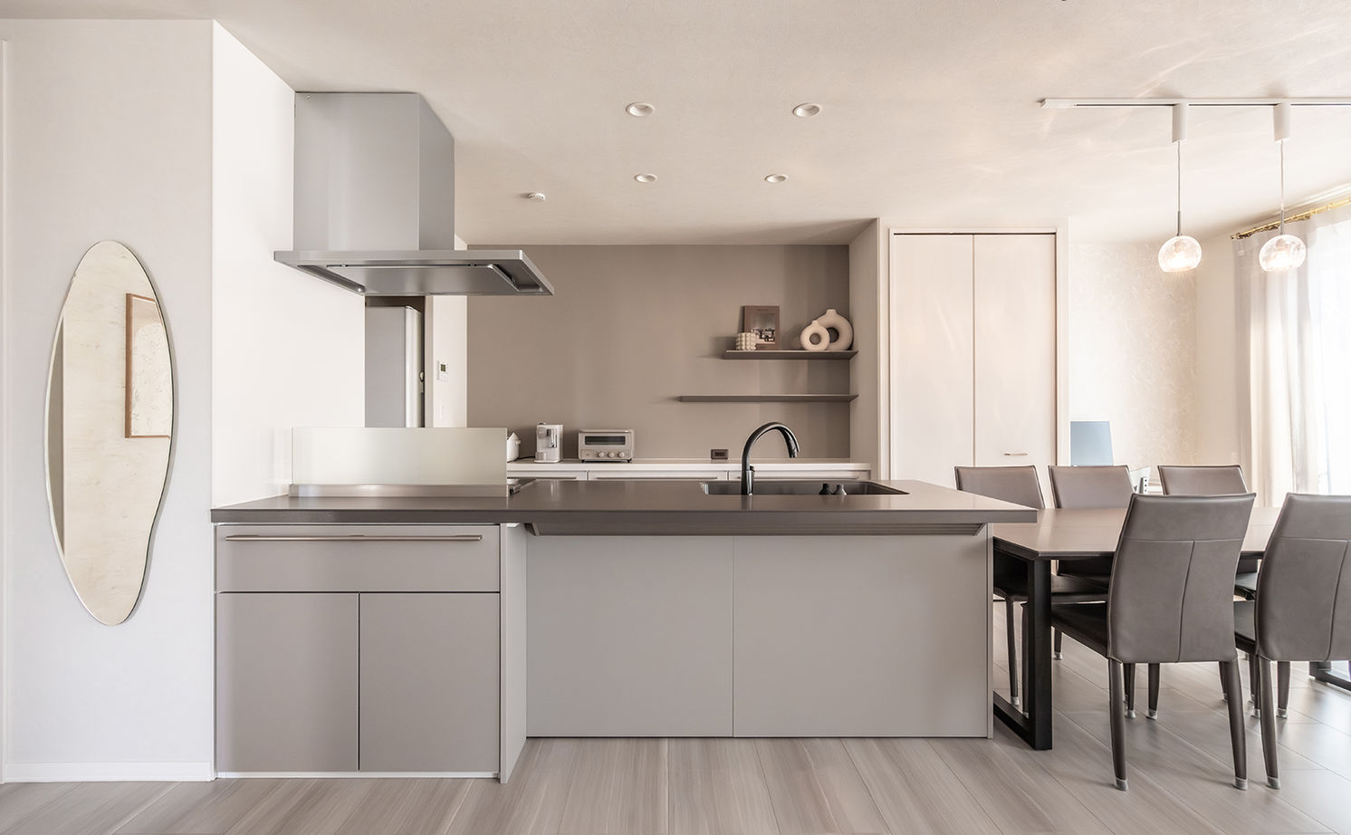 【SUUMO】 【31.7坪/夫婦＋子ども3人】美しくつくり上げた空間の中で、日々の家事効率を高める回遊動線×平屋の住まい - セキスイハイム の建築実例詳細 | 注文住宅