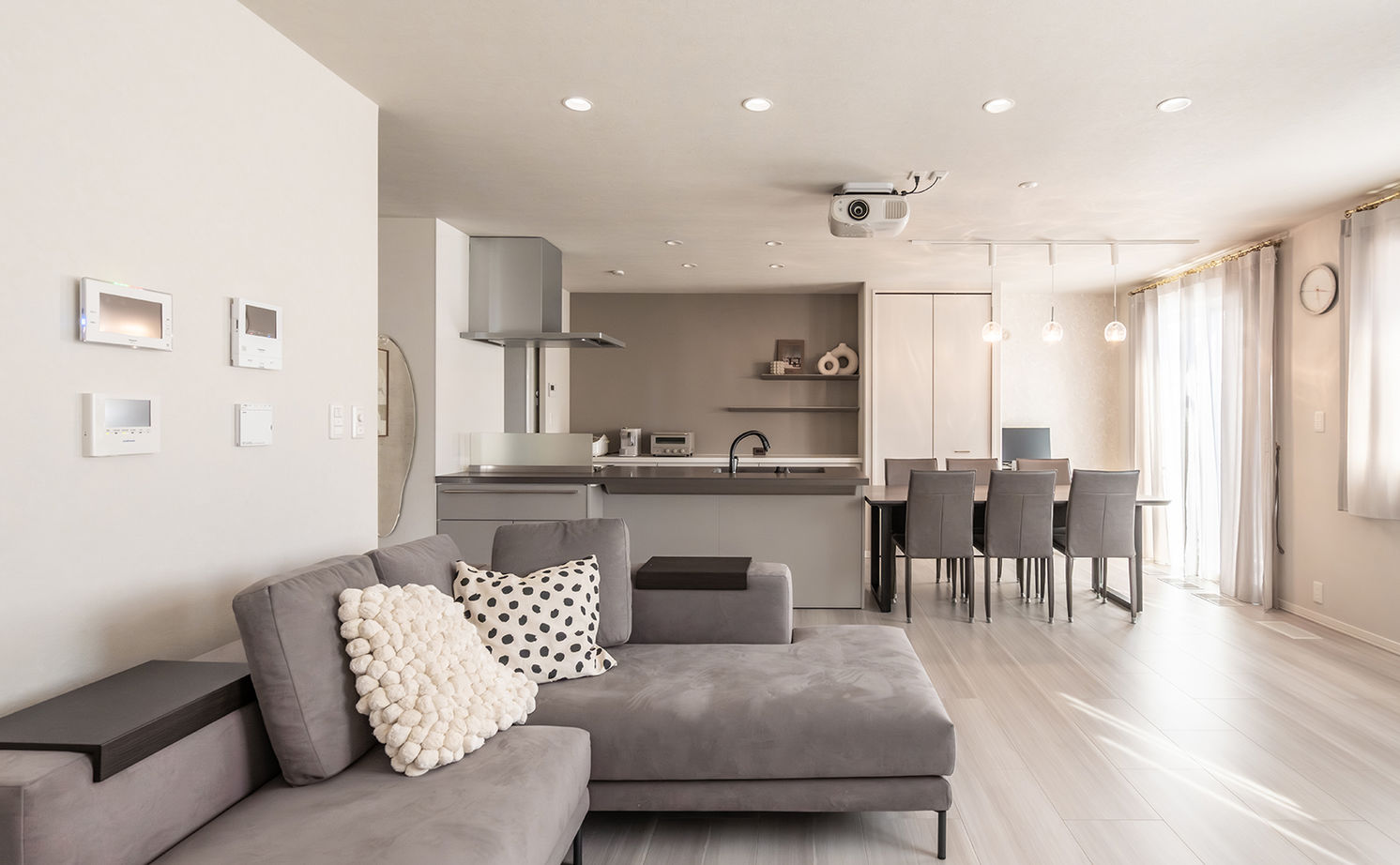 【SUUMO】 【31.7坪/夫婦＋子ども3人】美しくつくり上げた空間の中で、日々の家事効率を高める回遊動線×平屋の住まい - セキスイハイム の建築実例詳細 | 注文住宅