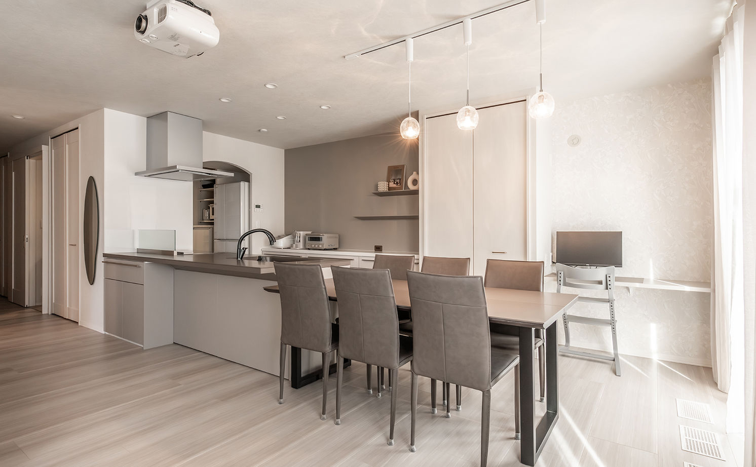 【SUUMO】 【31.7坪/夫婦＋子ども3人】美しくつくり上げた空間の中で、日々の家事効率を高める回遊動線×平屋の住まい - セキスイハイム の建築実例詳細 | 注文住宅