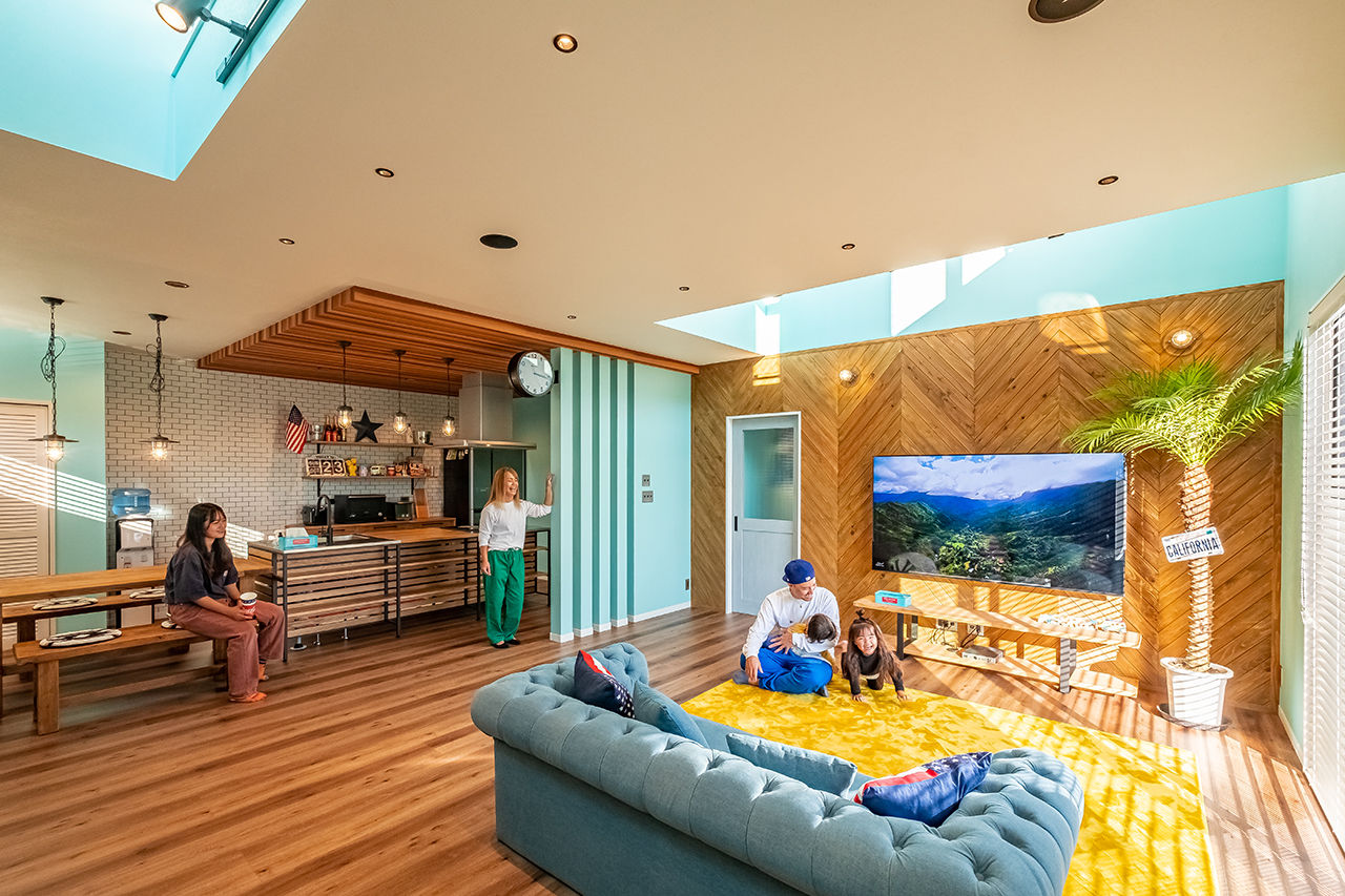 【SUUMO】 【西海岸スタイル｜約30帖LDK｜2階フリースペース】幸せを招くブルー×木の温かみが織りなすリゾート邸宅 - ぽっくハウス【芦工匠】 の建築実例詳細 | 注文住宅