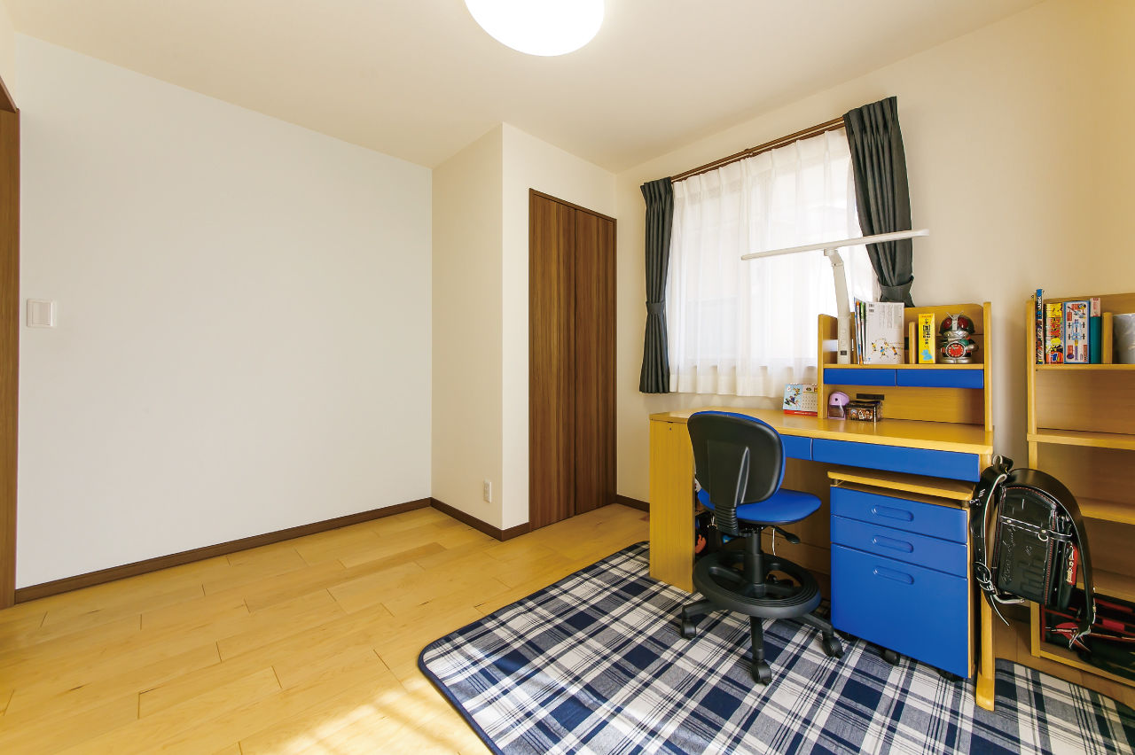 【SUUMO】 6LDKで叶えた夢。子どもたち4人がコーディネートした「自分の部屋」 - あいホーム の建築実例詳細 | 注文住宅