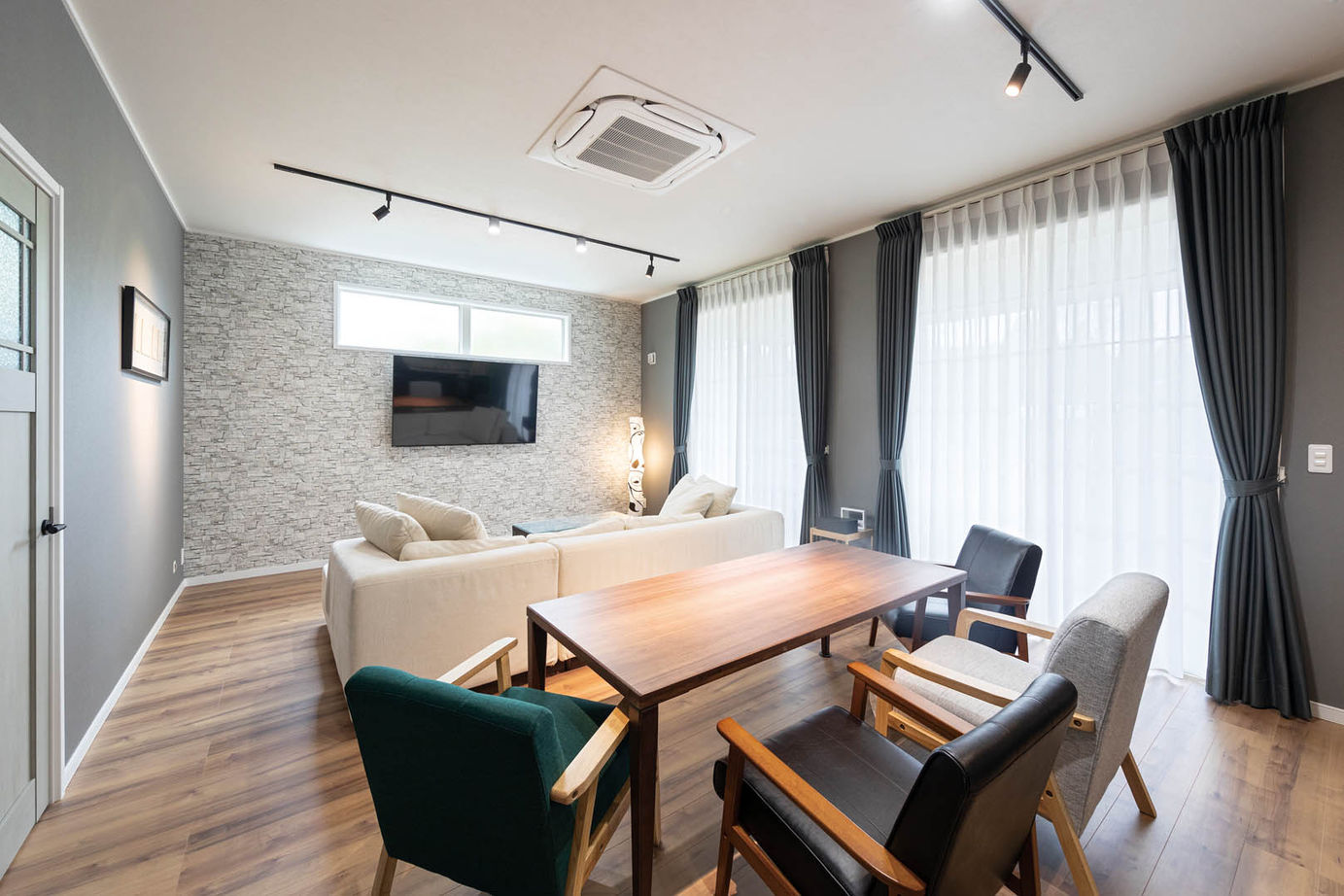 【SUUMO】 【2200万円/34.4坪/平屋/ビルトインガレージ/別荘】大人の遊び心を刺激するサーファーズスタイルの家 - ロビンスジャパン 千葉スタジオの建築実例詳細 | 注文住宅